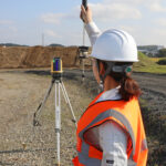 杭打ち作業からICT施工まで。長時間の作業にも対応した“杭ナビ”LN-160 | コンピュータ・システム株式会社